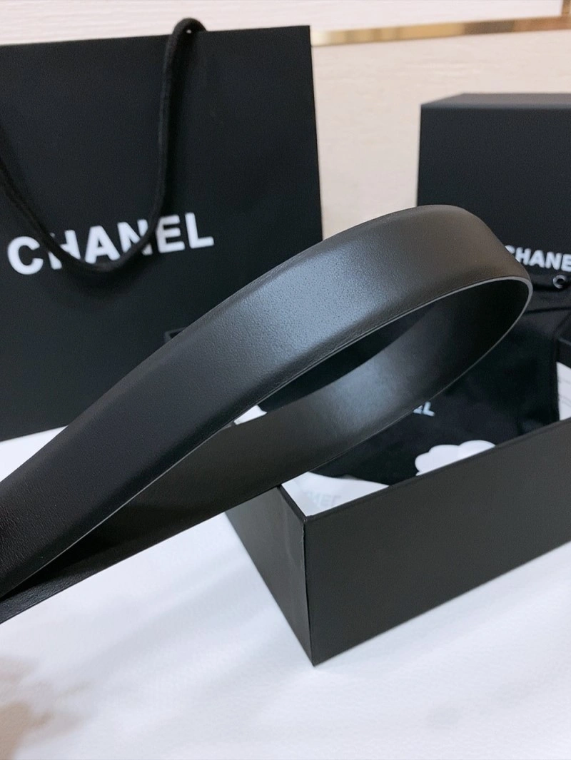 Low-cost Chanel Belts