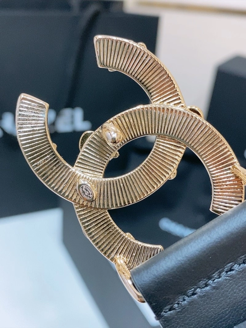 Low-cost Chanel Belts