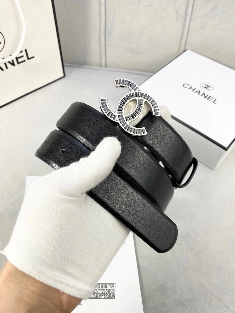 Low-cost Chanel Belts