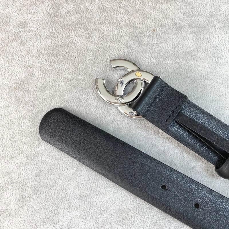 Low-cost Chanel Belts