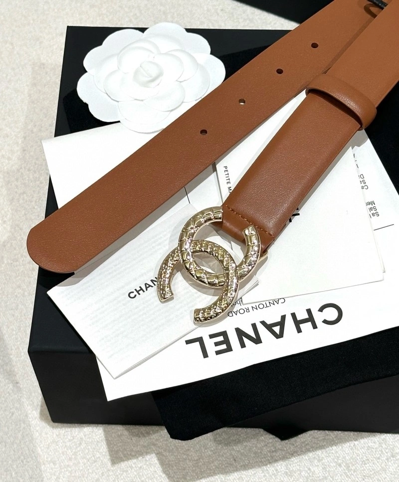 Low-cost Chanel Belts