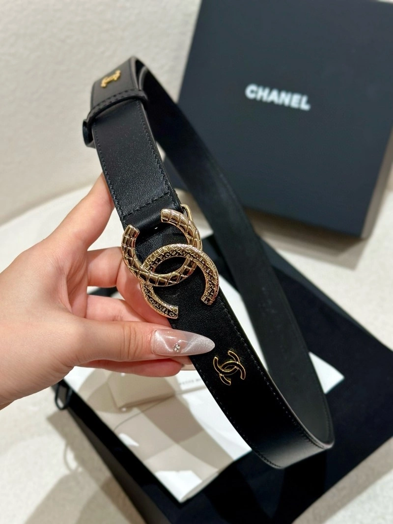 Low-cost Chanel Belts