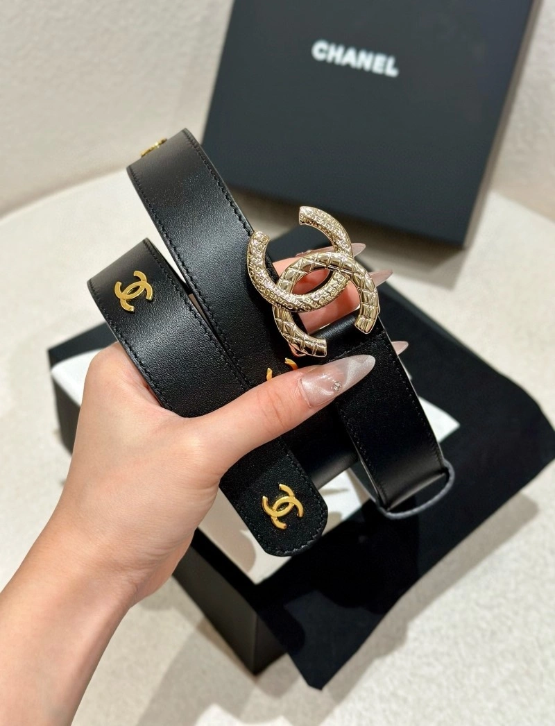 Low-cost Chanel Belts