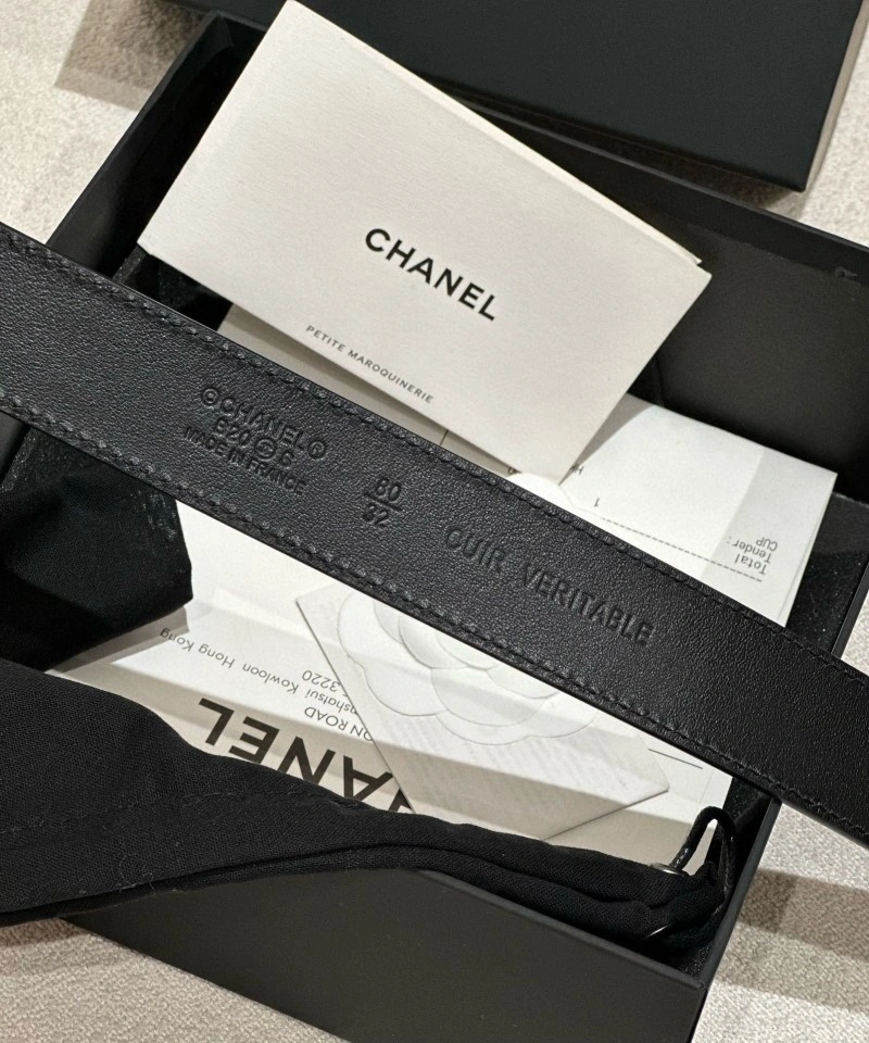 Low-cost Chanel Belts