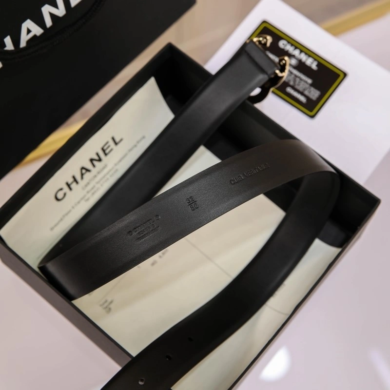 Low-cost Chanel Belts