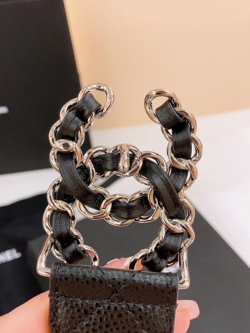 Low-cost Chanel Belts