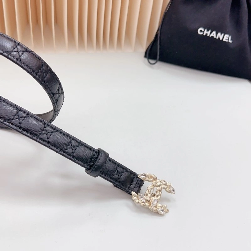 Low-cost Chanel Belts