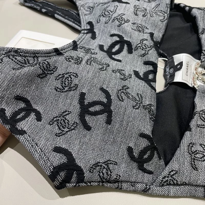 Top mirror Chanel Bikins