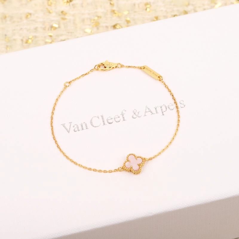 Top mirror Chanel Bracelets