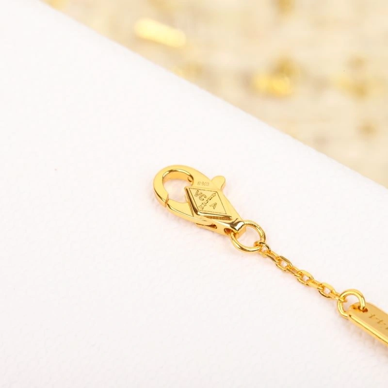 Top mirror Chanel Bracelets