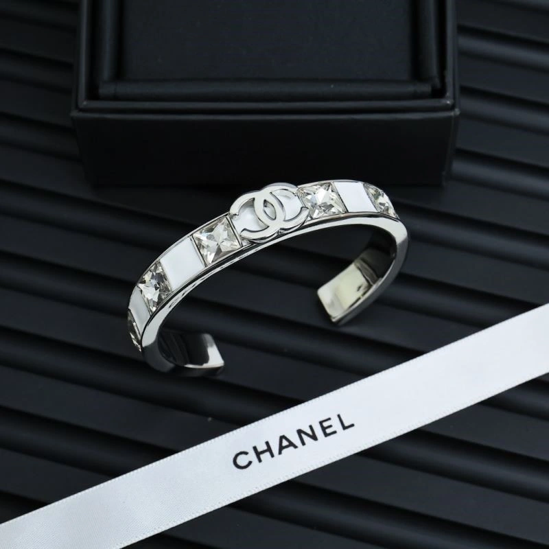 Low-cost Chanel Bracelets