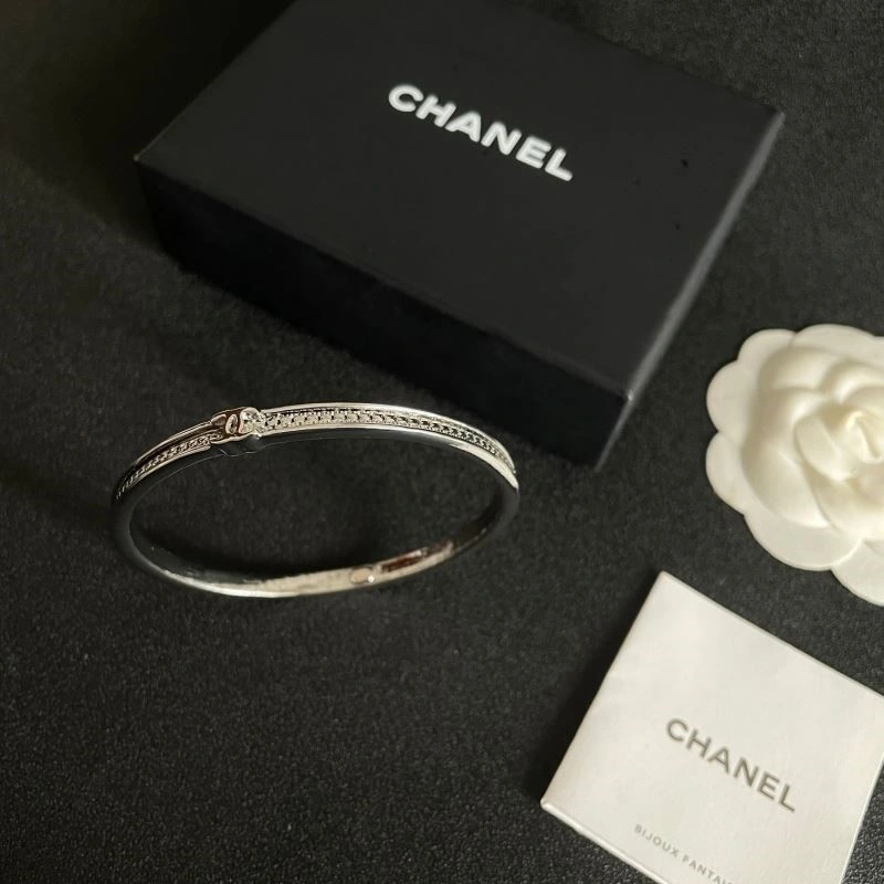 Top mirror Chanel Bracelets