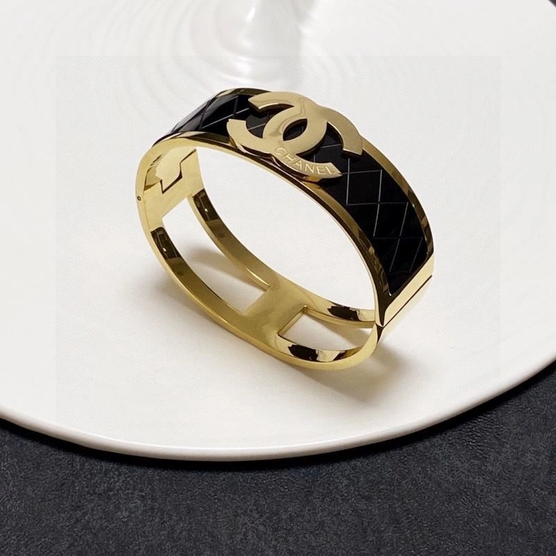 Top mirror Chanel Bracelets