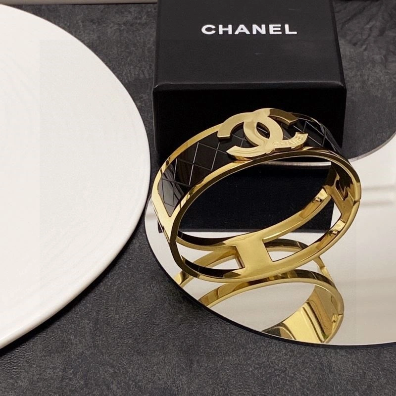 Top mirror Chanel Bracelets