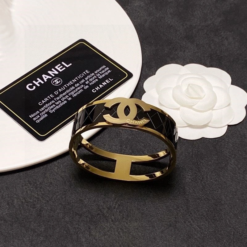 Top mirror Chanel Bracelets