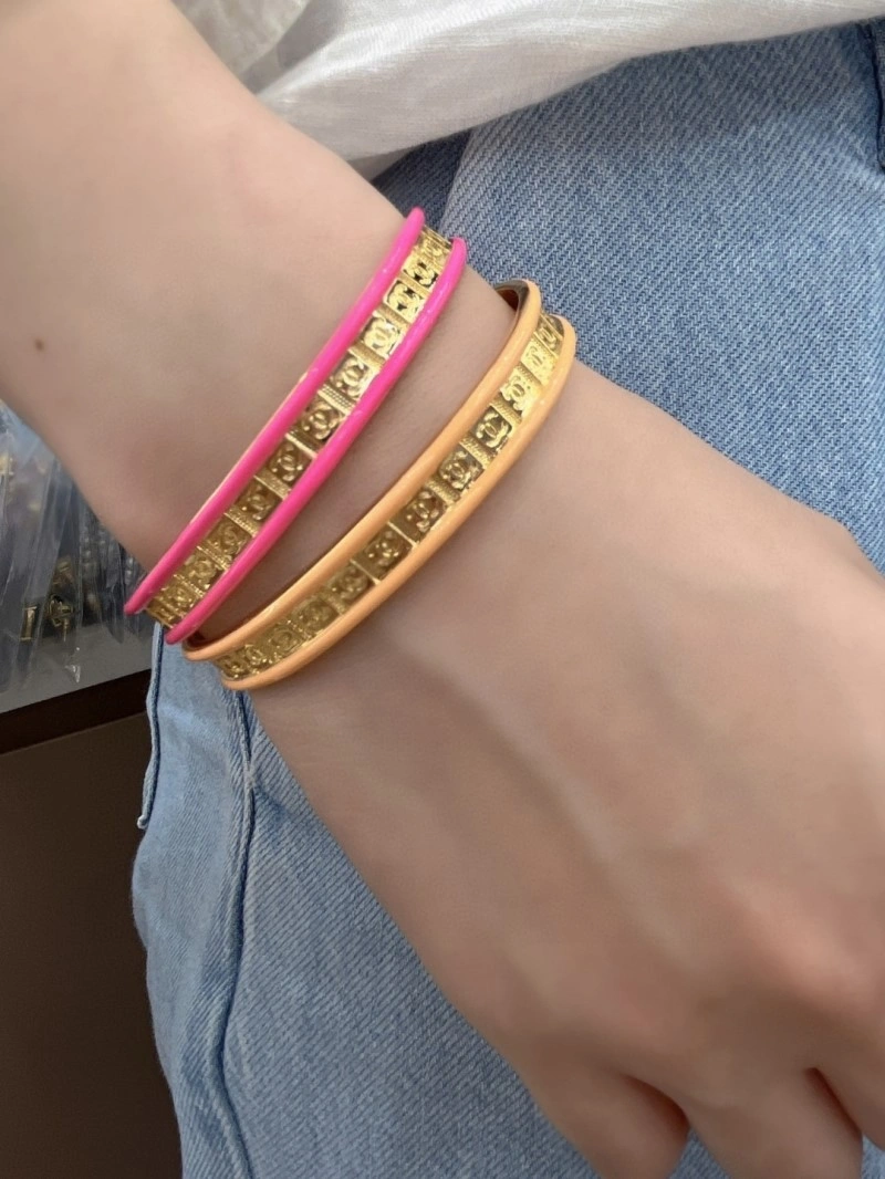 Top mirror Chanel Bracelets