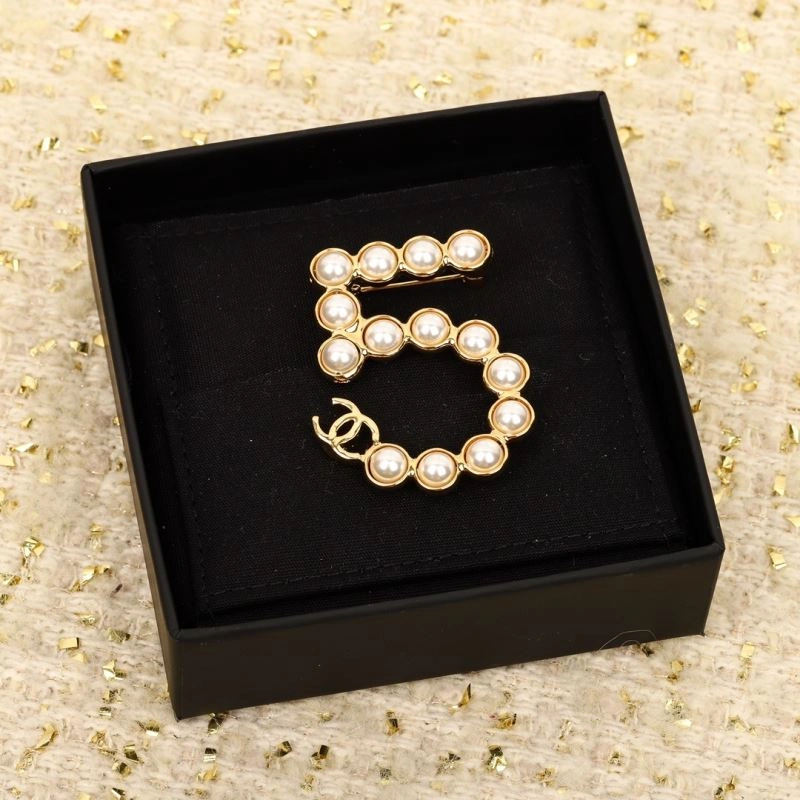 High fidelity Chanel Brooches