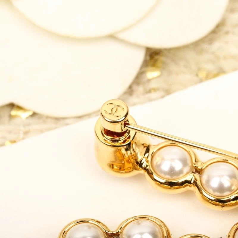 High fidelity Chanel Brooches