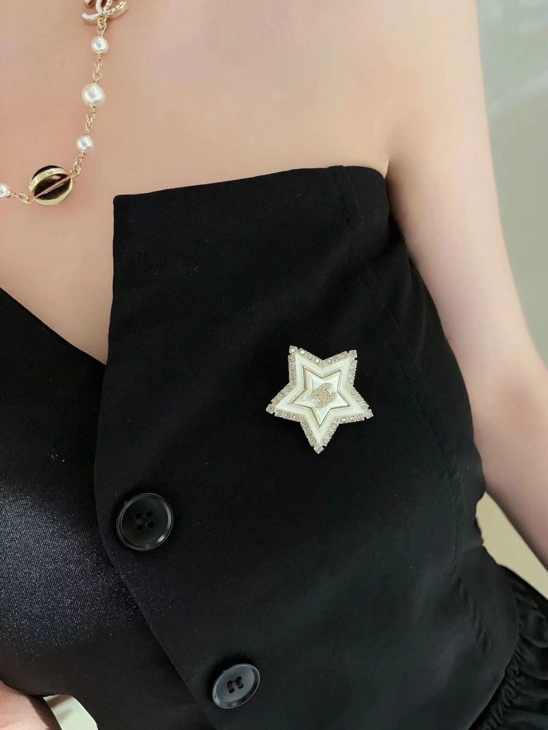 Accurate model Chanel Brooches