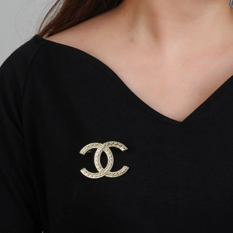 Accurate model Chanel Brooches