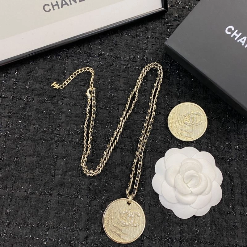 Brand-original Chanel Brooches