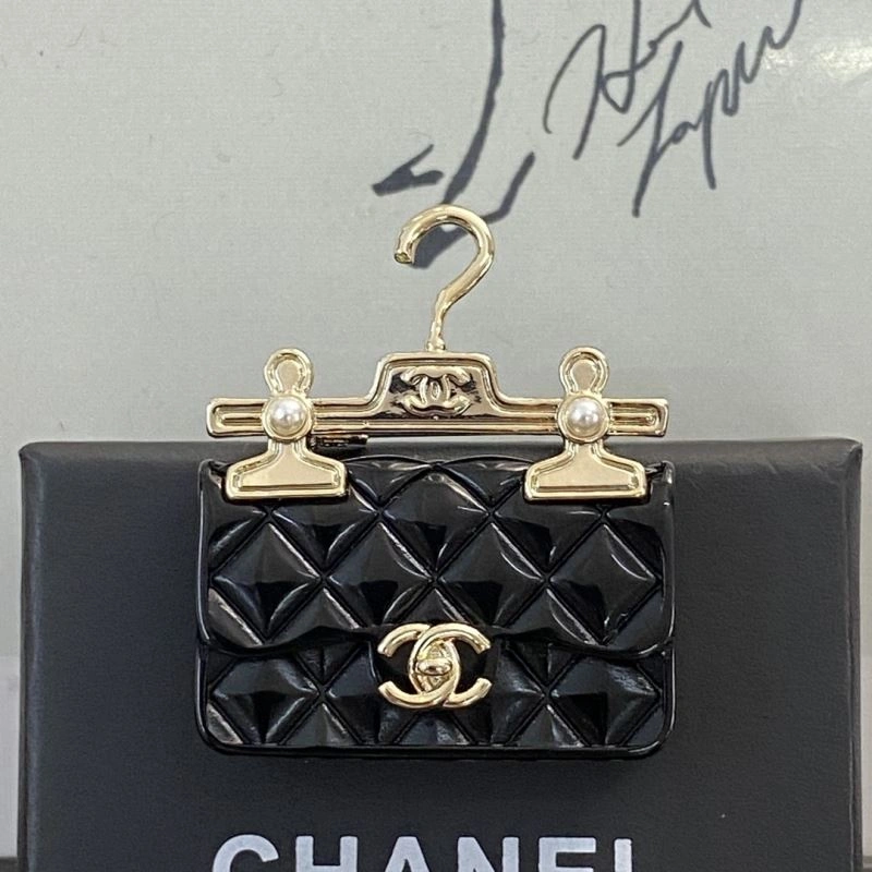Top match Chanel Brooches