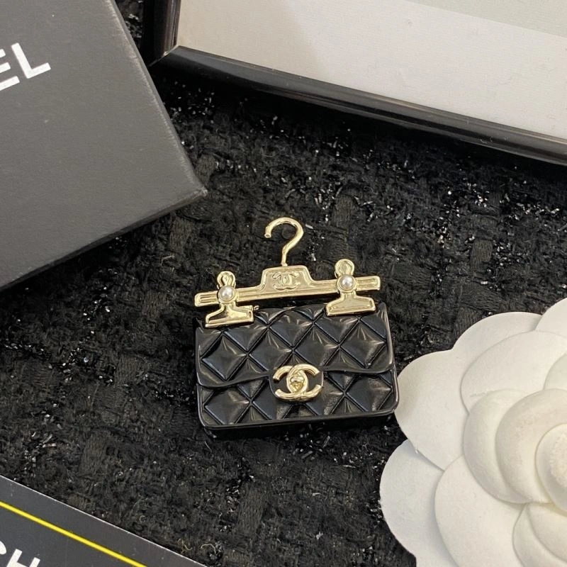 Top match Chanel Brooches