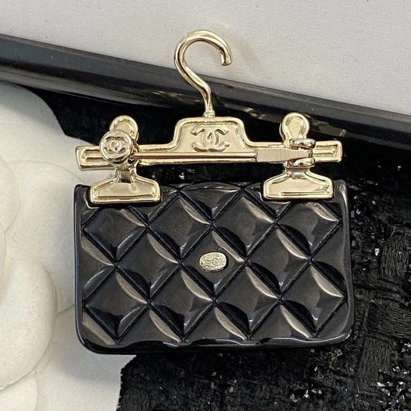 Top match Chanel Brooches