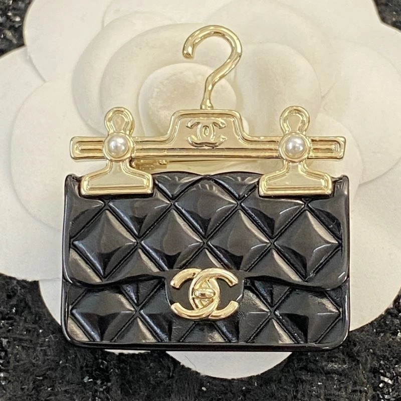 Top match Chanel Brooches