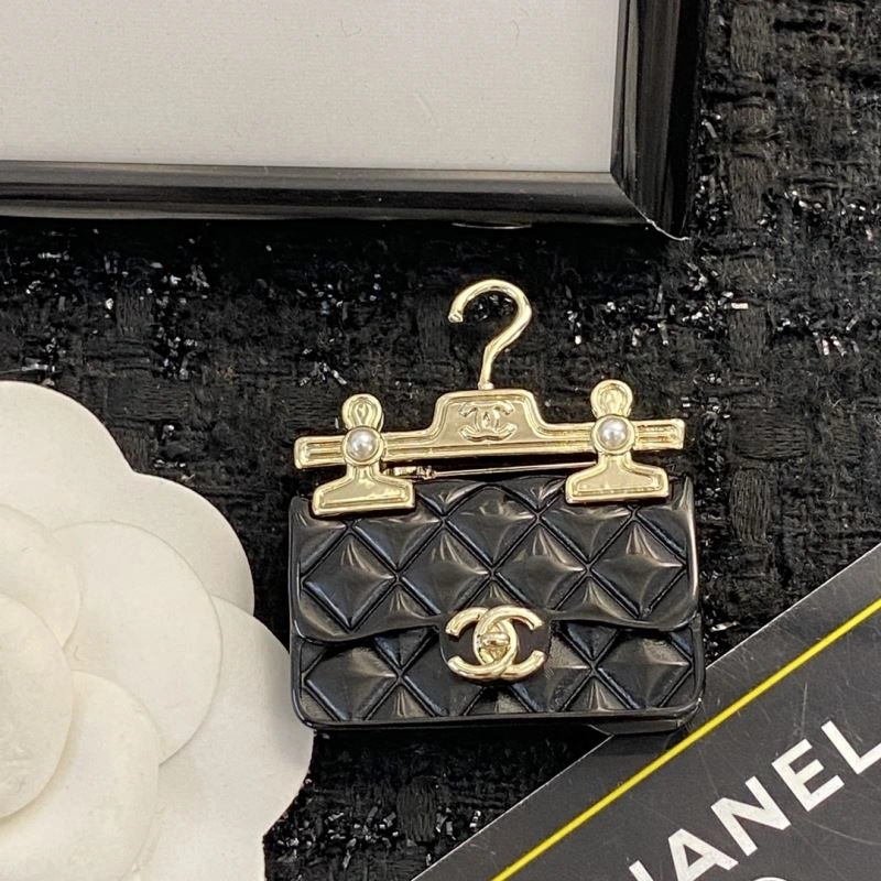 Top match Chanel Brooches