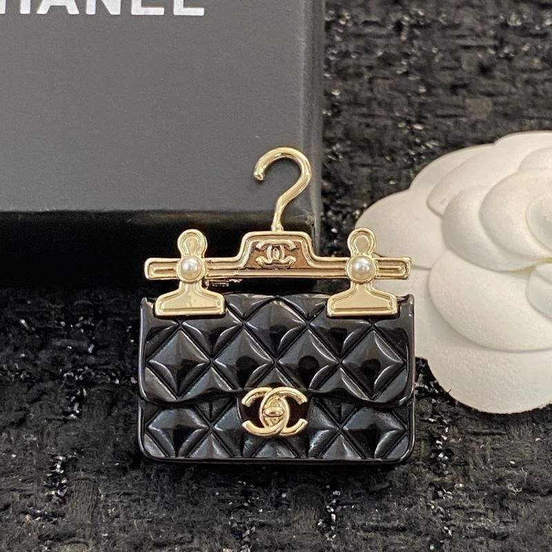 Top match Chanel Brooches