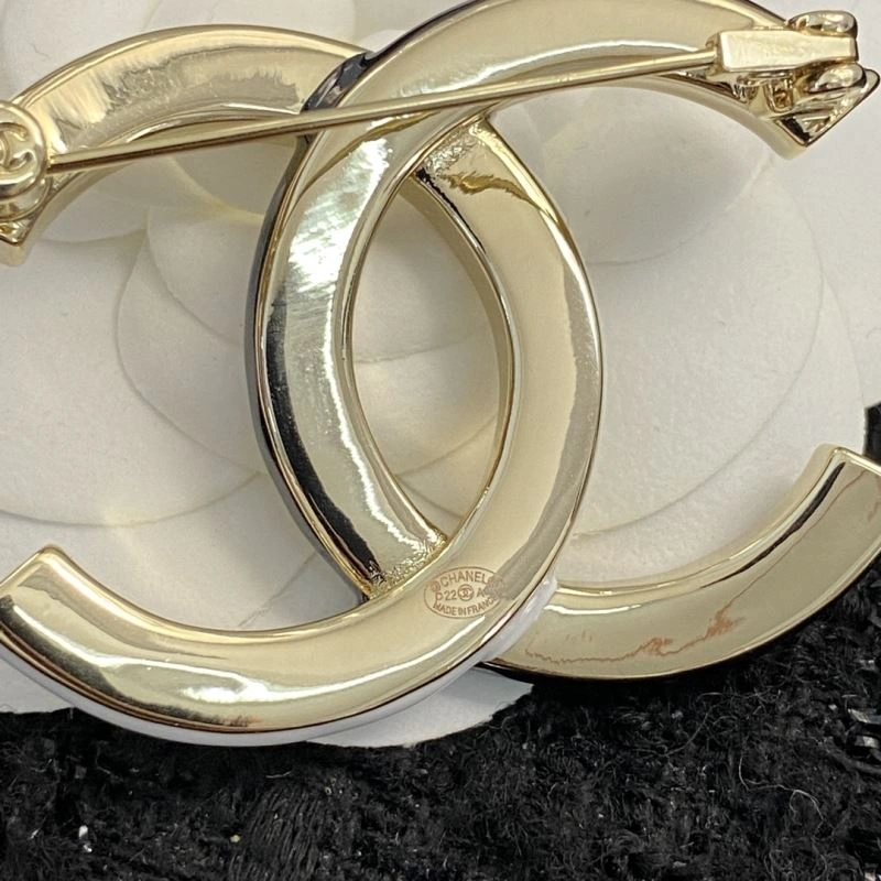 Accurate model Chanel Brooches