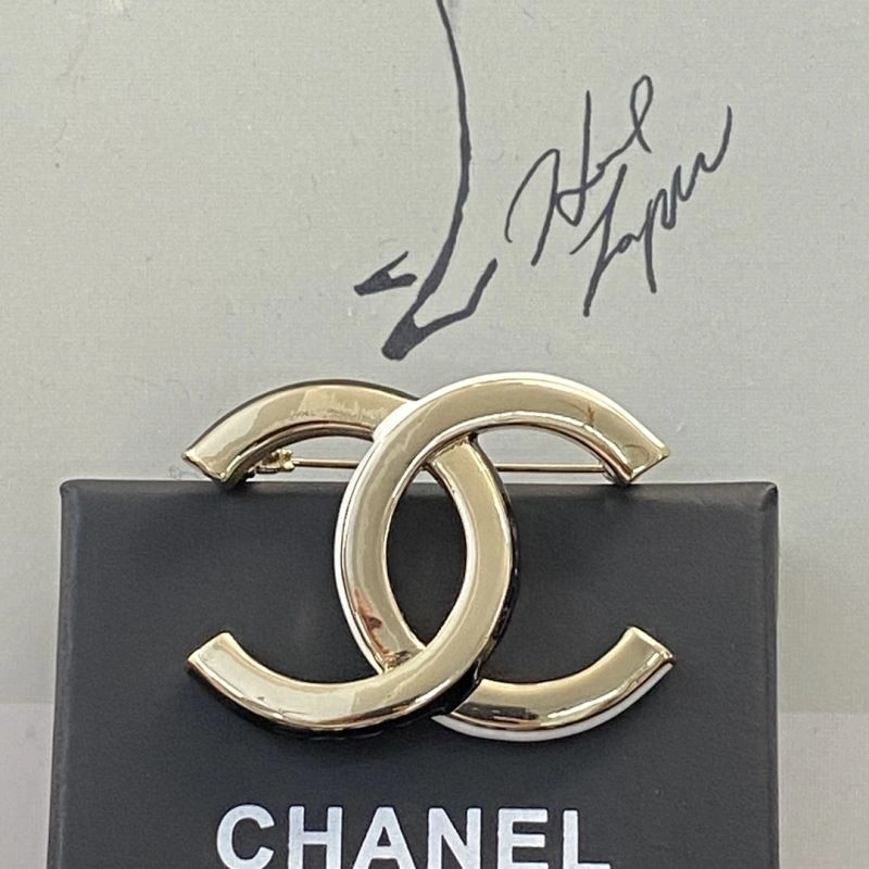 Accurate model Chanel Brooches