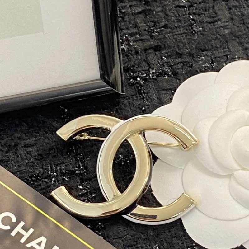 Accurate model Chanel Brooches