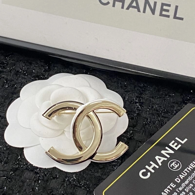 Accurate model Chanel Brooches