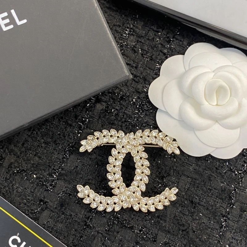 Low-cost Chanel Brooches