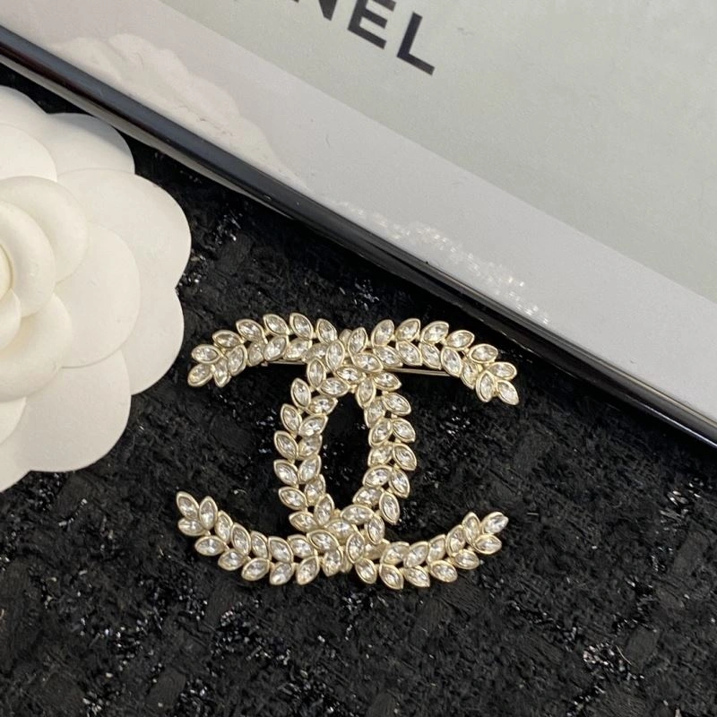 Low-cost Chanel Brooches
