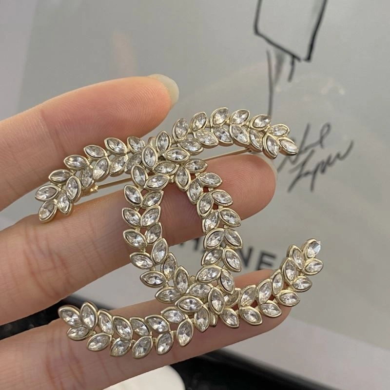 Low-cost Chanel Brooches
