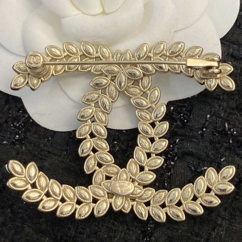 Low-cost Chanel Brooches