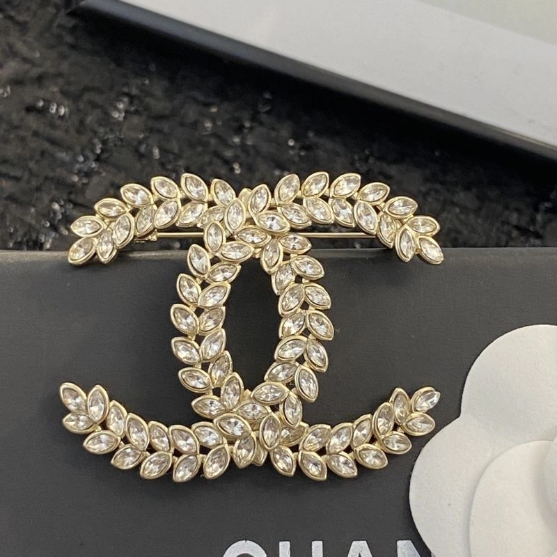 Low-cost Chanel Brooches