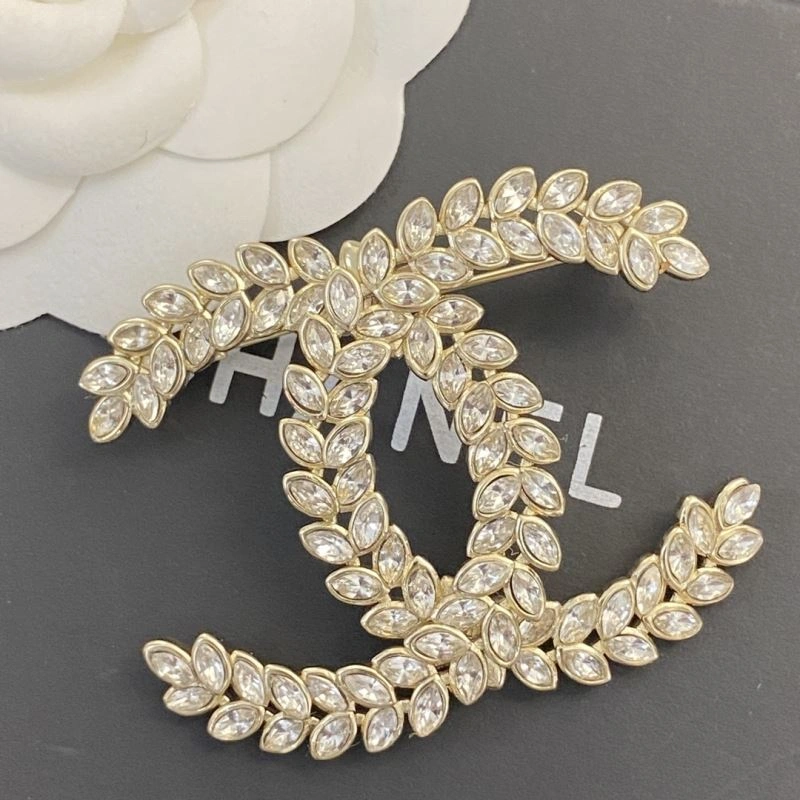 Low-cost Chanel Brooches