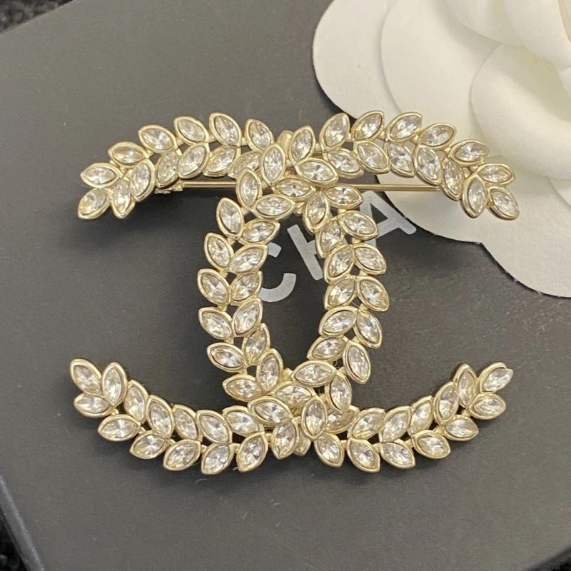 Low-cost Chanel Brooches