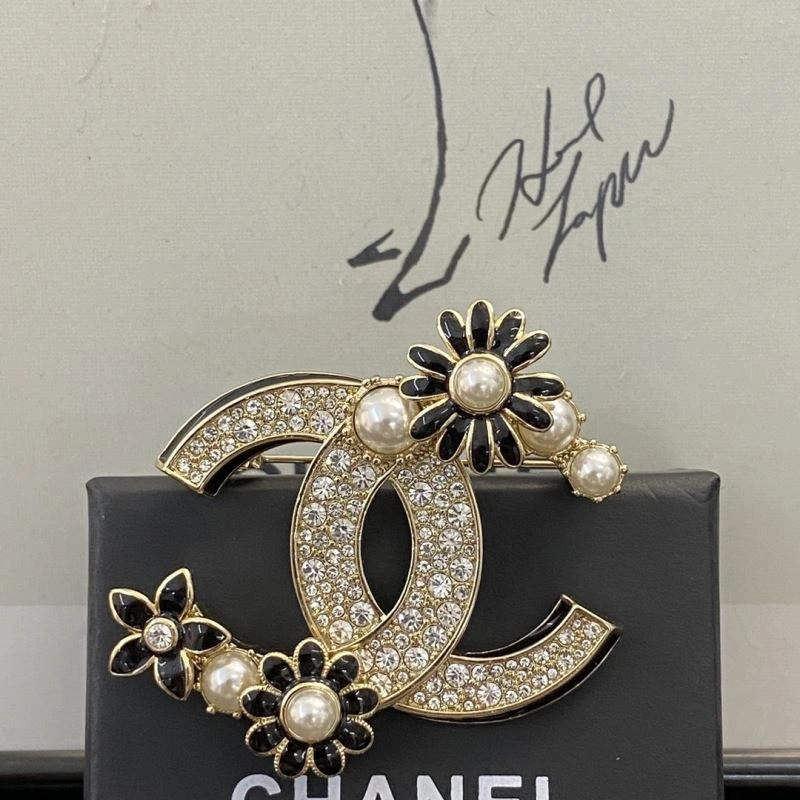 High fidelity Chanel Brooches