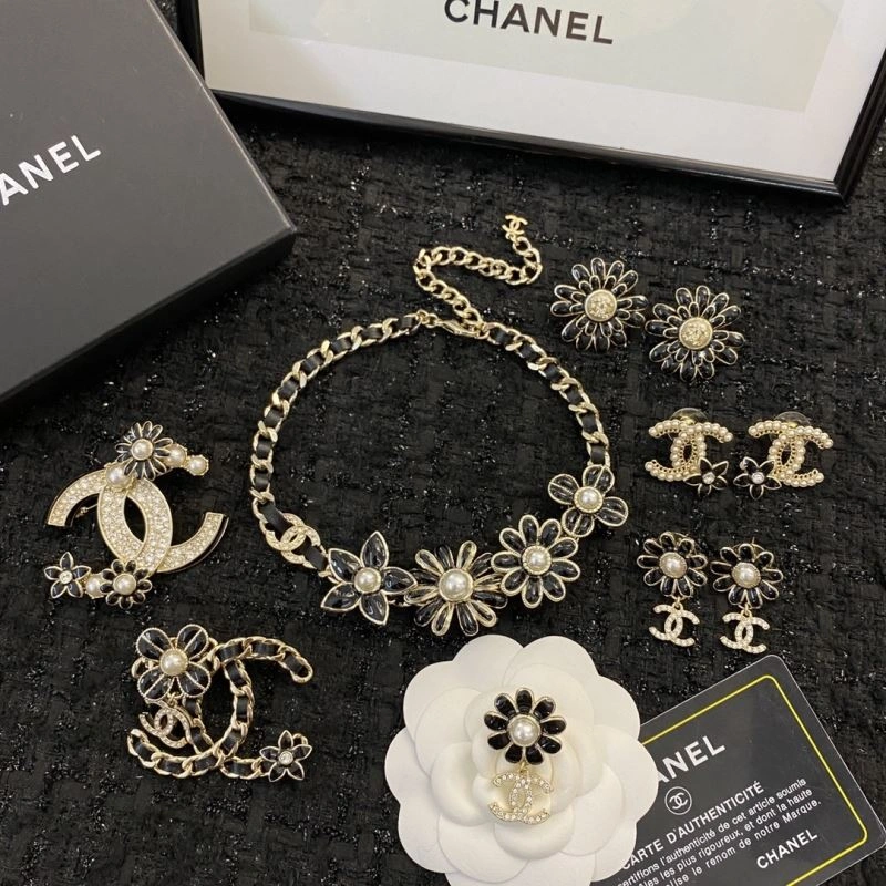 High fidelity Chanel Brooches