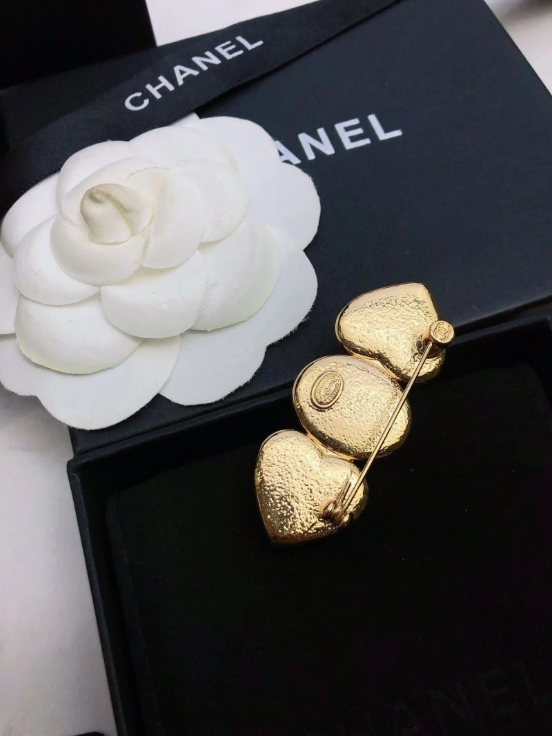 Top mirror Chanel Brooches