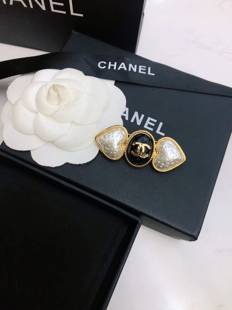 Top mirror Chanel Brooches