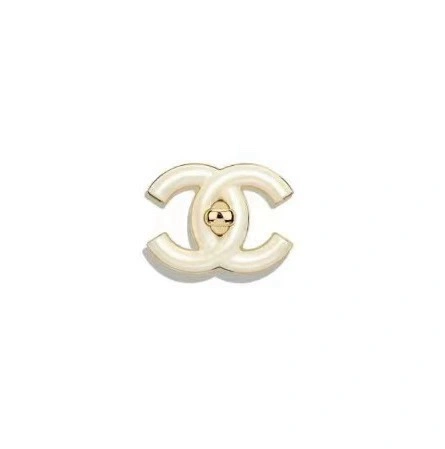 Low-cost Chanel Brooches