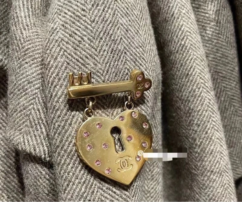 Bargain Chanel Brooches