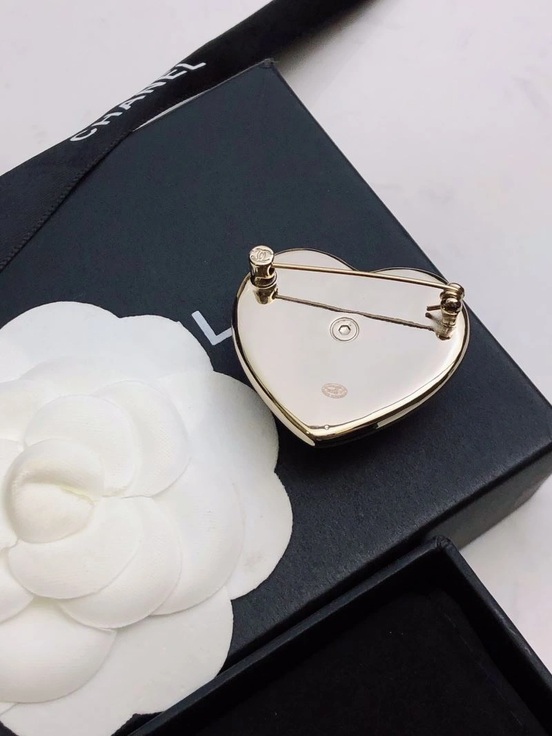 Low-cost Chanel Brooches