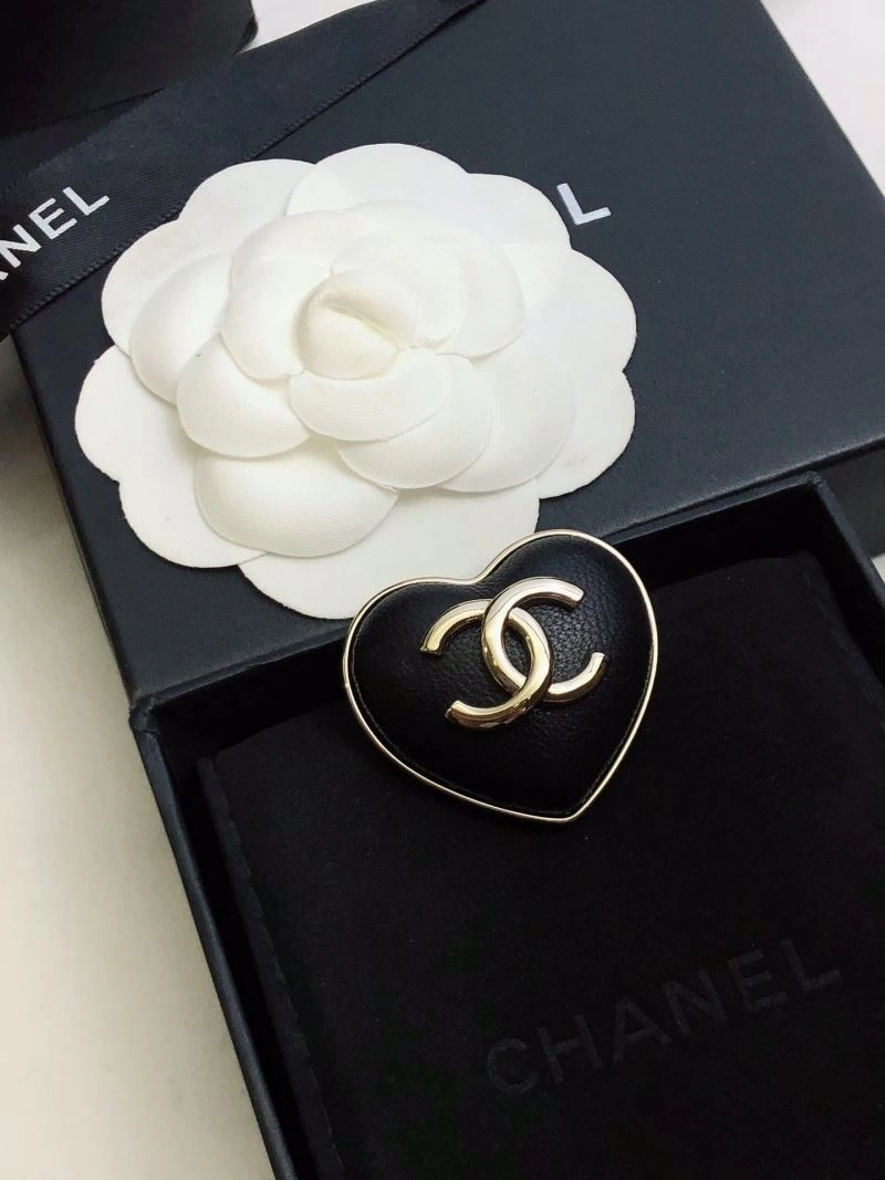 Low-cost Chanel Brooches